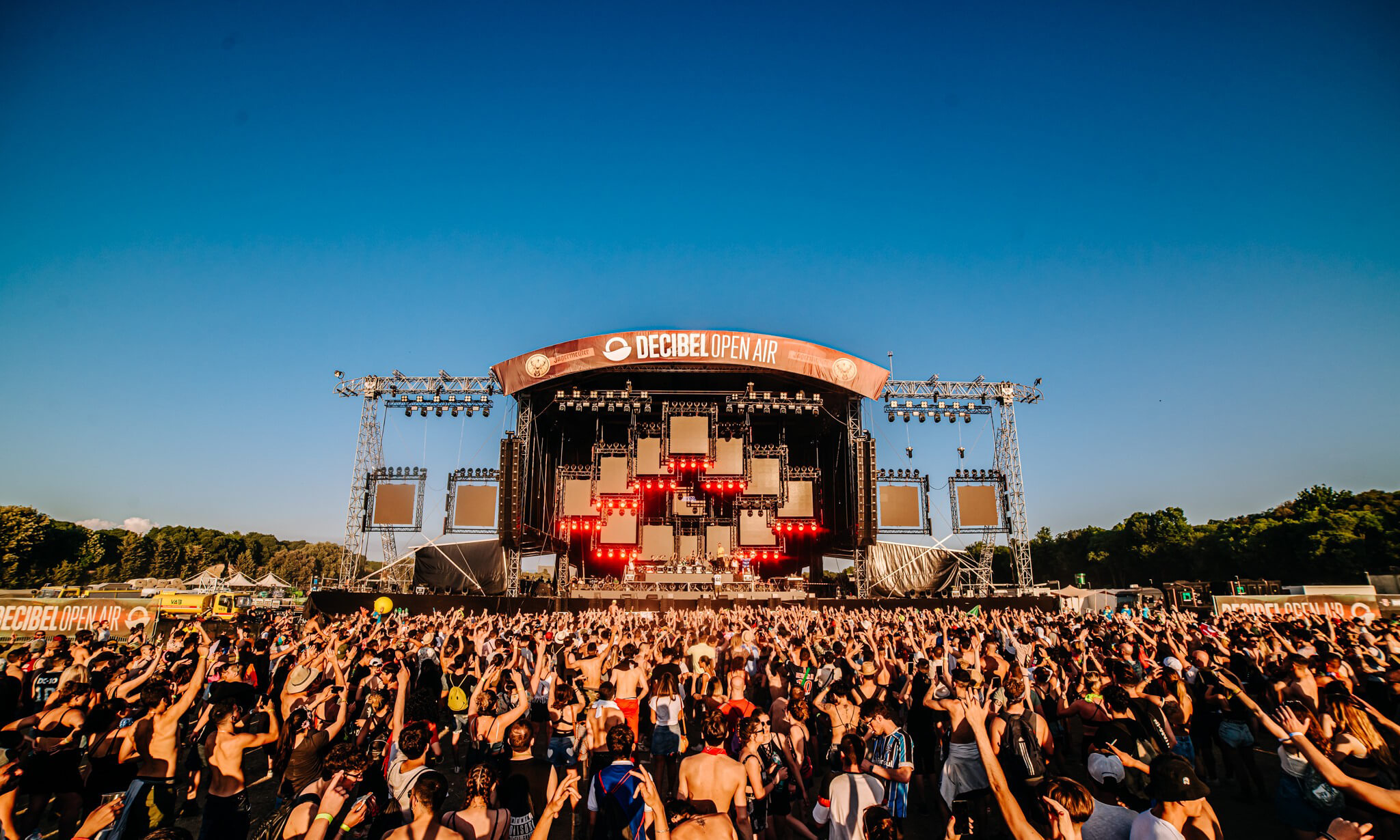 Decibel presents Easter Edition