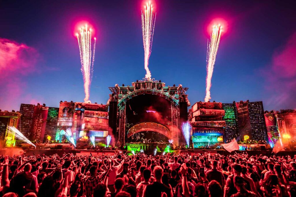 Tomorrowland Stage Disney Castle On Steroids: This Is What The